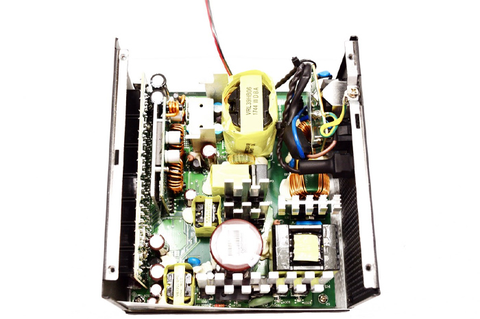 Antec HCG850 - Nguồn máy tính chất lượng dành cho game thủ