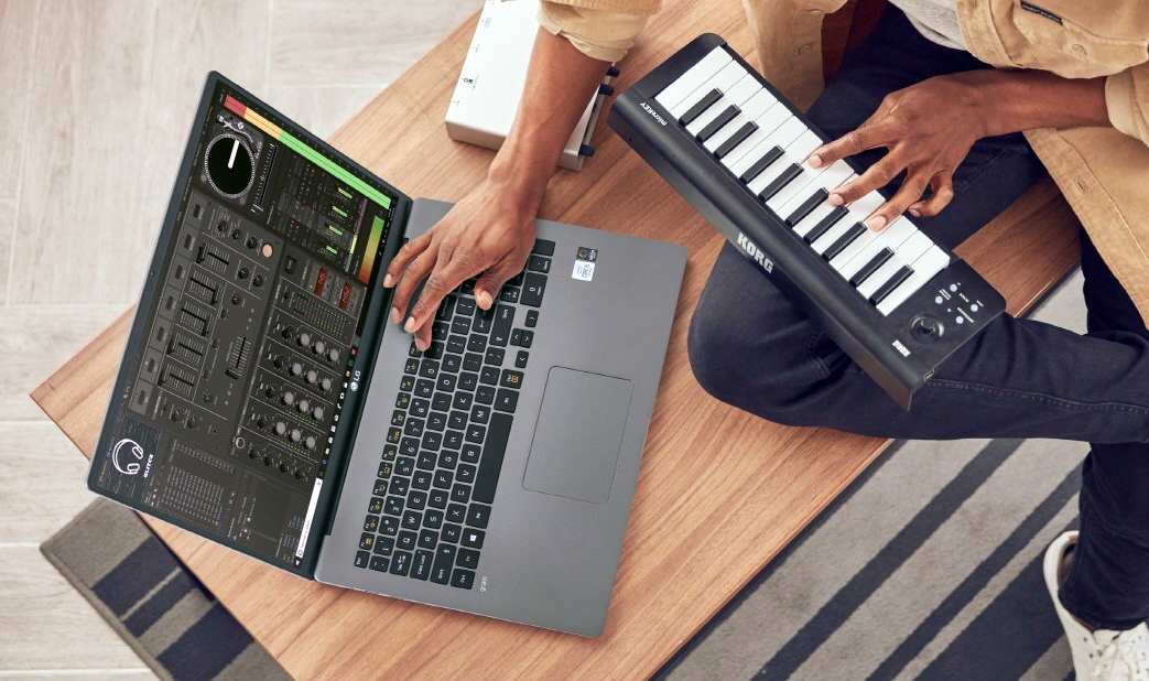 Trên tay LG Gram 2 in 1: Thiết kế 2 trong 1 với hai kích thước màn hình