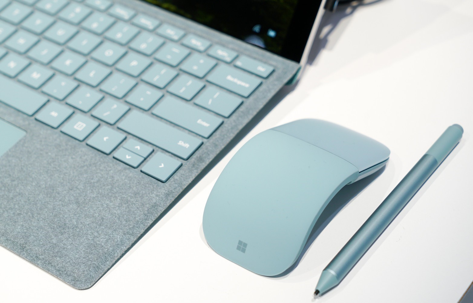Top 5 phụ kiện đi kèm Surface Pro đáng sở hữu nhất